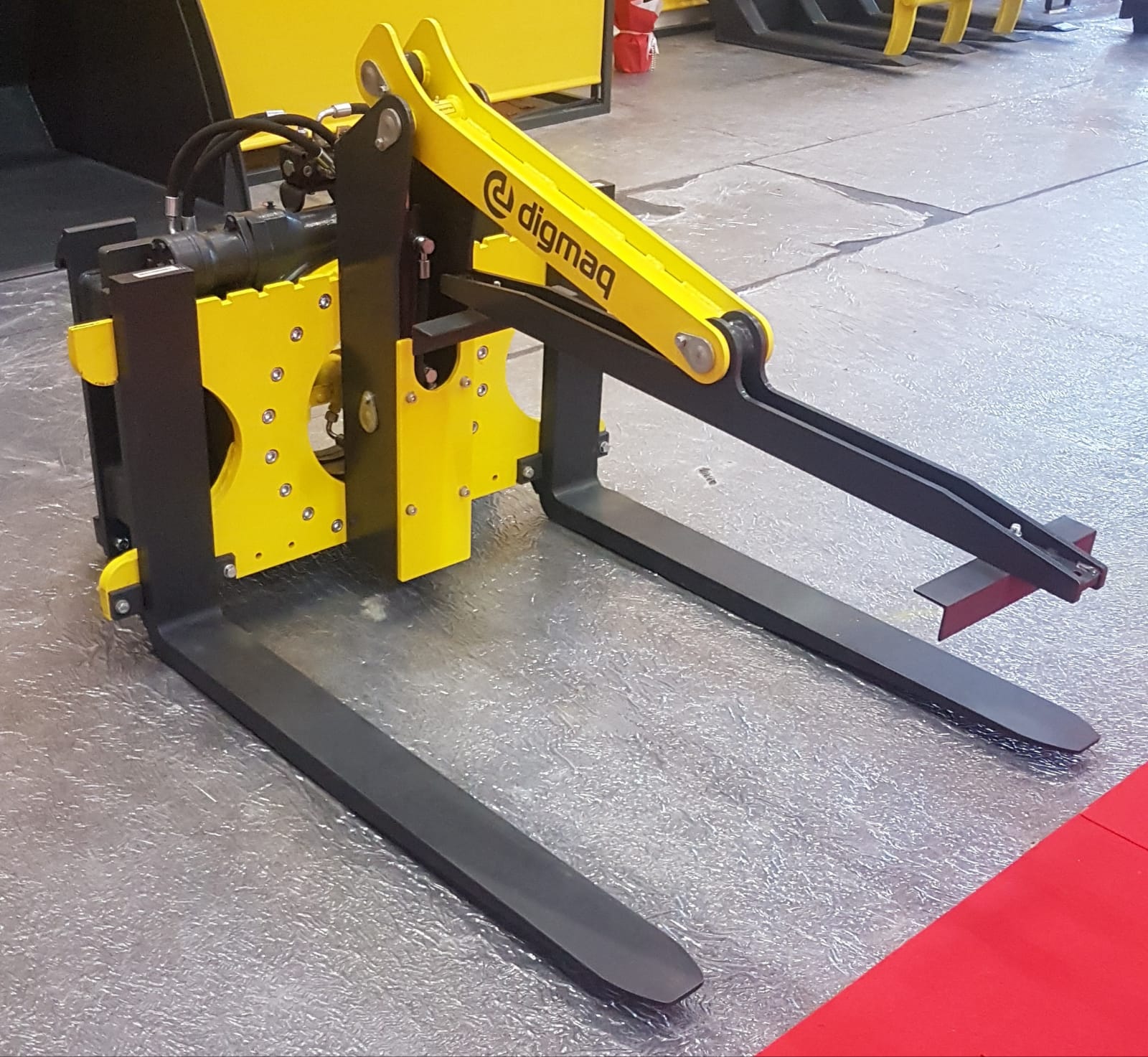 Box Rotator ( Unloading - Tipping ) Attachment - Digmaq